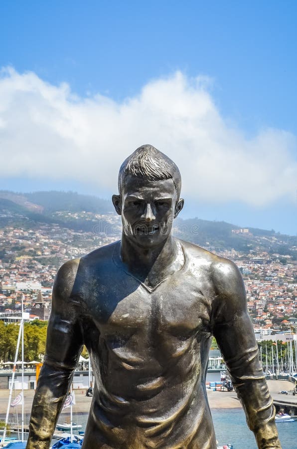 Cristiano Ronaldo (Portuguese Professional footballer) Age, Biograp.